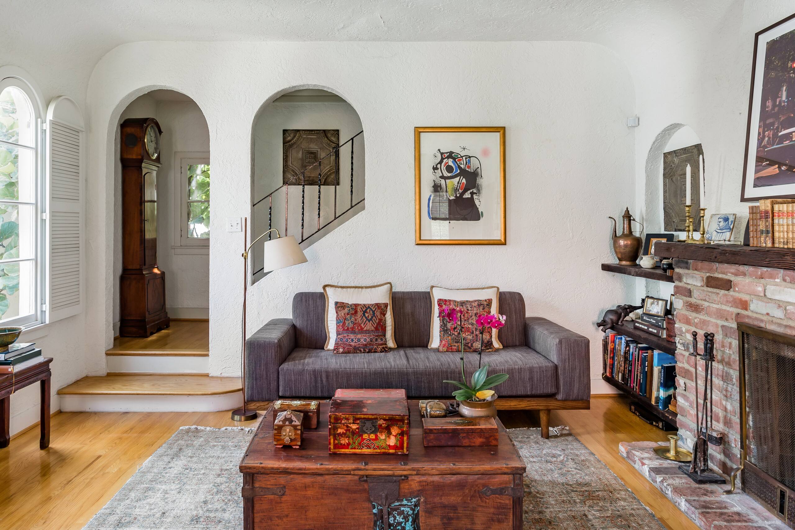 Traditional Grandeur in the Hollywood Hills - Houses for Rent in Los ...