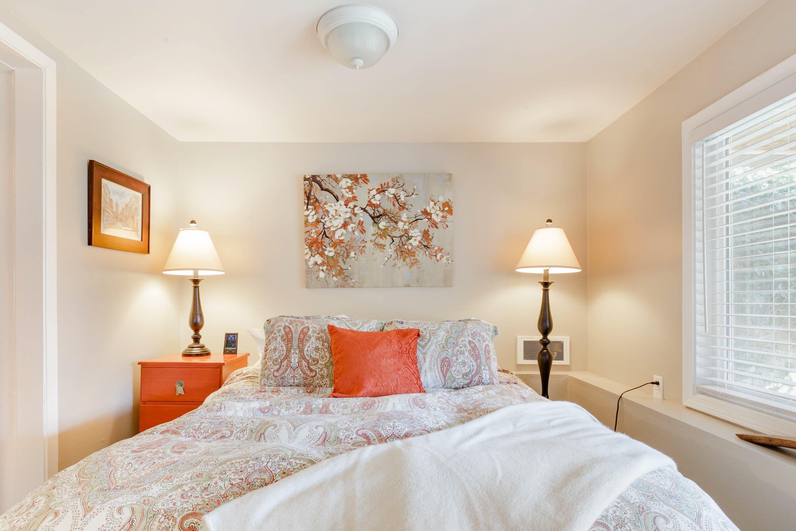 Cozy Guest Suite with Covered Backyard Patio - Guest suites for Rent in ...