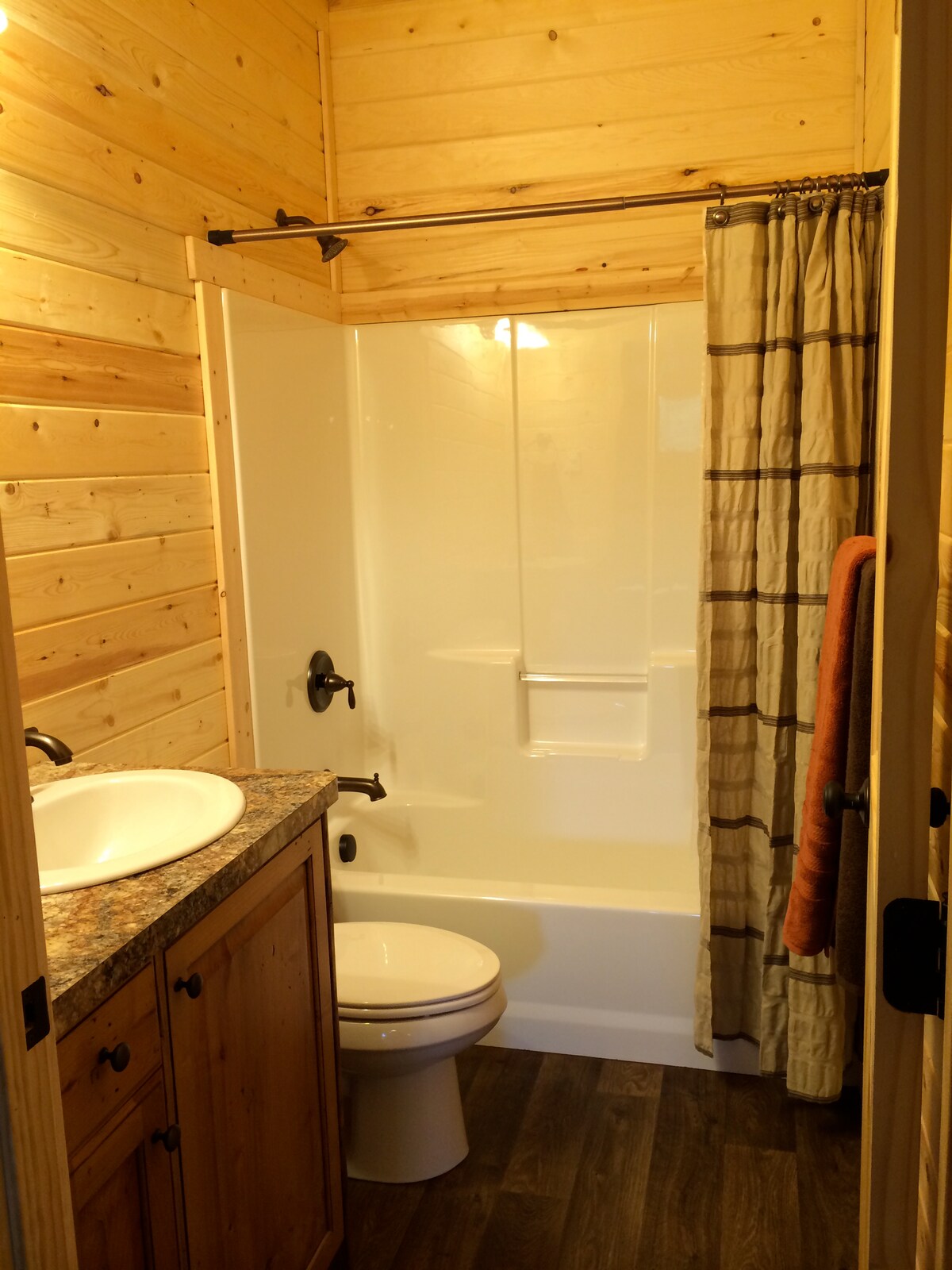 Beautiful, Remote, Steelhead Lodge in Island Park