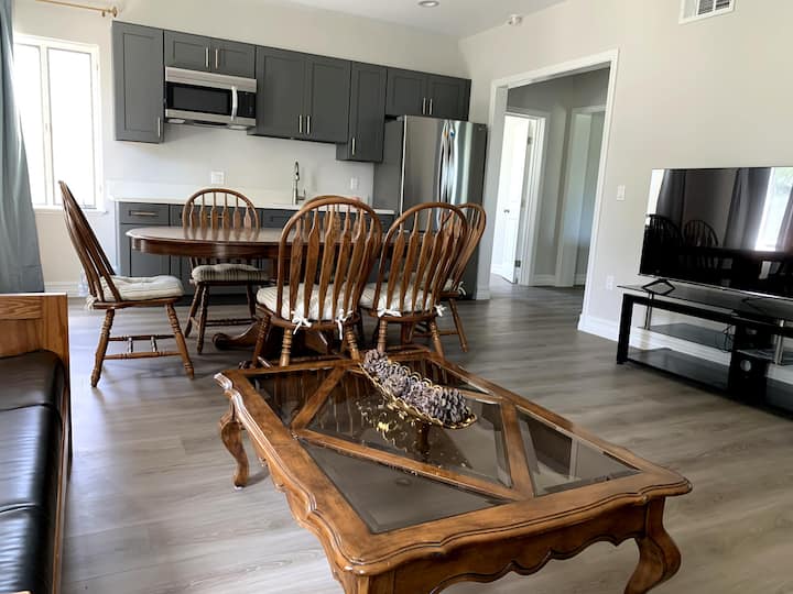 Cosy, Newly Renovated 3-bedroom, 1.5 On 2nd Floor - Pasadena, CA