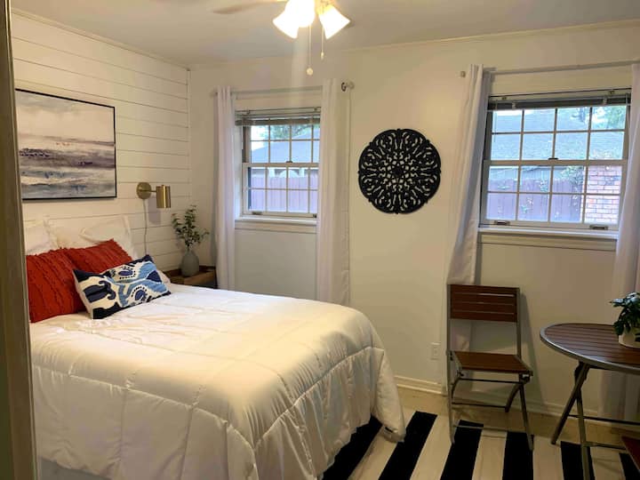 Unique Cozy Space W Basketball Court And Pool. - Monroe, LA