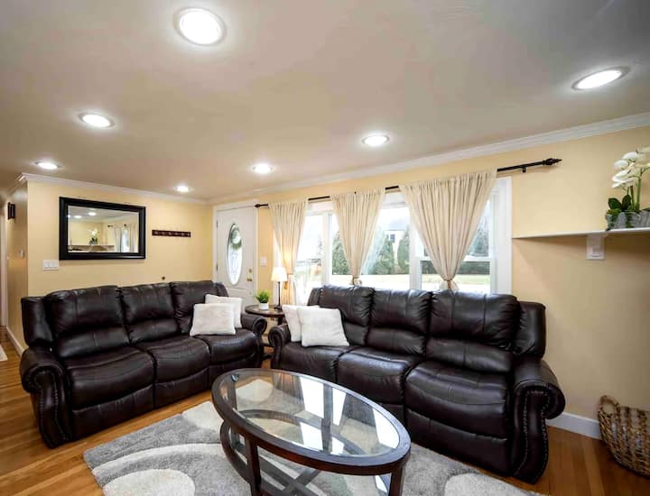 Quiet & Cozy 4 Br In Metrowest- 25 Mins To Boston - Weston, MA