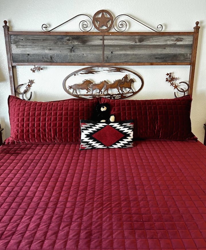 Hot Tub; King Bed; No Cleaning Fee; Mtn View - Ruidoso, NM