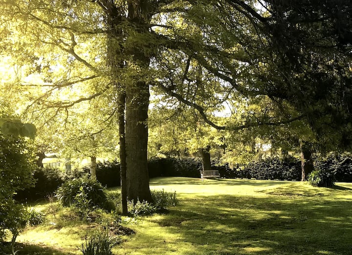 Quiet As Country, One Minute From Great Coffee - Macedon