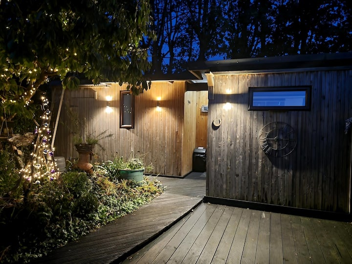 Cherry Tree Lodge-cosy Secluded Hideaway - Broadstairs