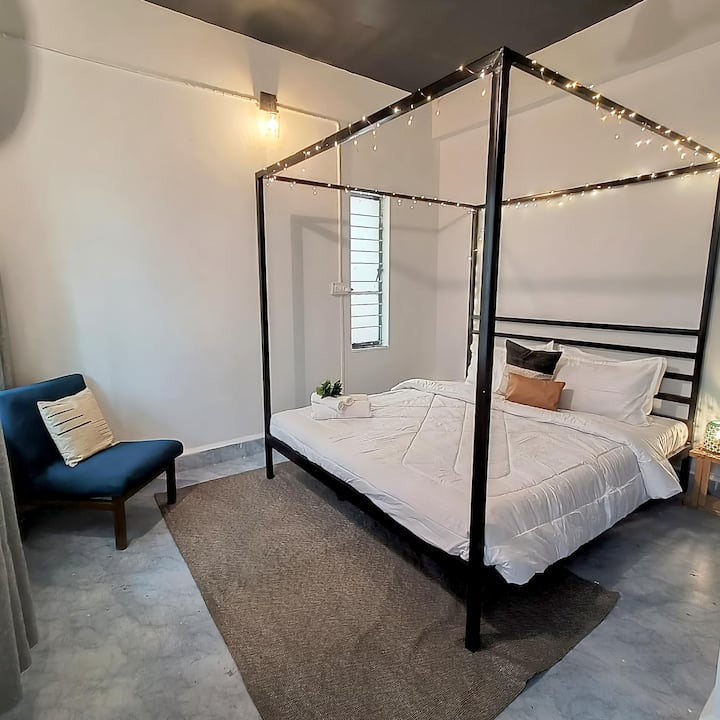 2 Room Studio Wd Balcony & Wi-fi - Law College Rd - Pune