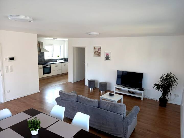 4 Zw Neubau, 2 Bäder, Küche, Terasse, Parkplatz - Núremberg