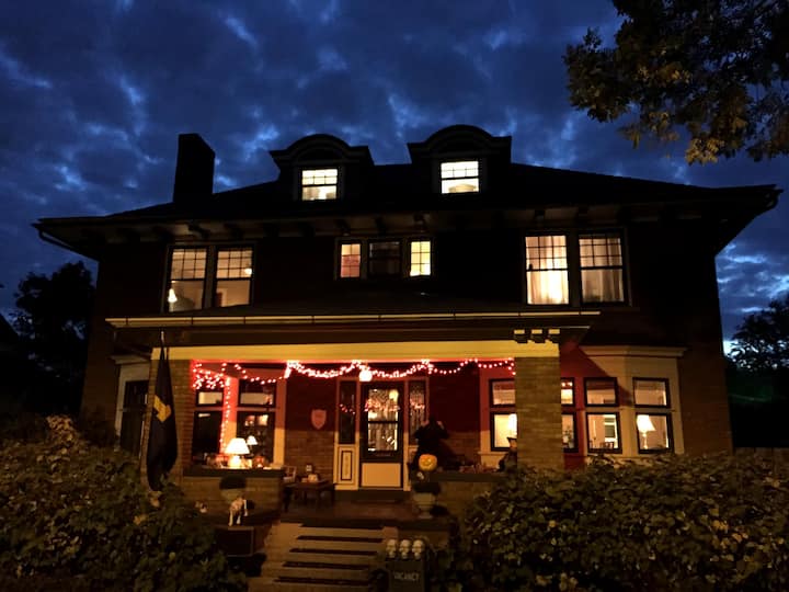 Heritage House 1913 King Suite, Walk To Downtown - Grand Rapids, MI