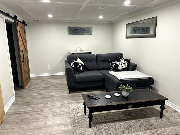 Spacious And Rustic Unit Near Niagara Falls - St. Catharines