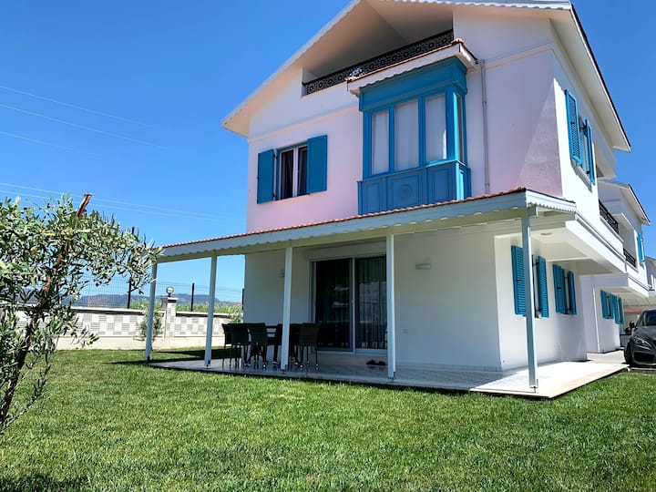 Denize 200 Metre Yazlık Villa - Dikili