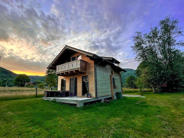Cabană Din Lemn Lângă Râu - Bran