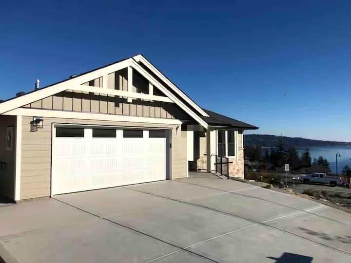 Cowrie Street Suite - Sunshine Coast Regional District, BC, Canada