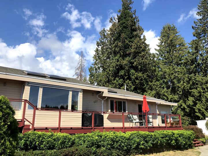 One Bedroom, Sitting Room, Kitchenette, Parking - Sunshine Coast Regional District, BC, Canada