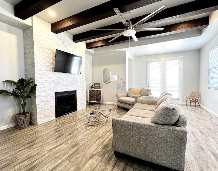 New Modern/cozy Spacious Home - Las Cruces, NM