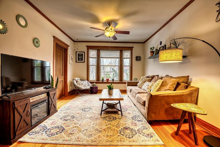 Susie's Space. 2br Easy Parking & Pet Friendly - Lincoln Square - Chicago