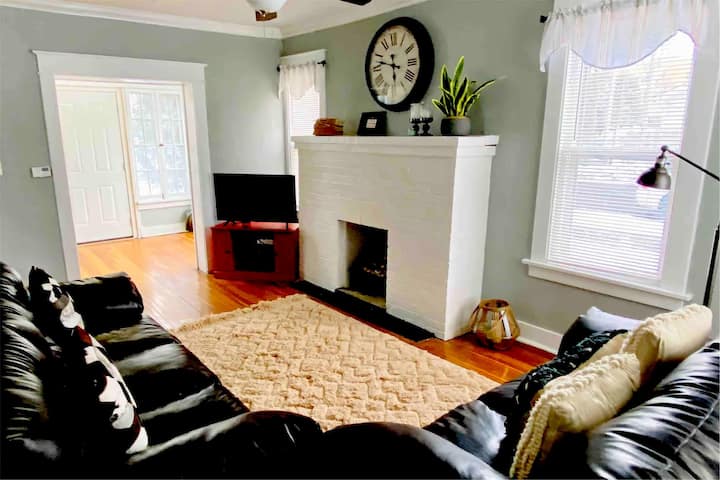 * Adorable Home W/parking Near Great Restaurants * - Albany, NY