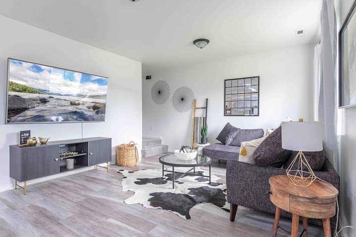 Cozy & Private 4bdr Home W/ Hot Tub - Billings, MT