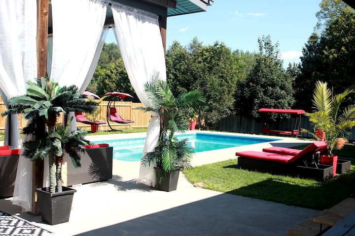 Cozy Winter Oasis With Jacuzzi & Indoor Sauna - Brantford, ON