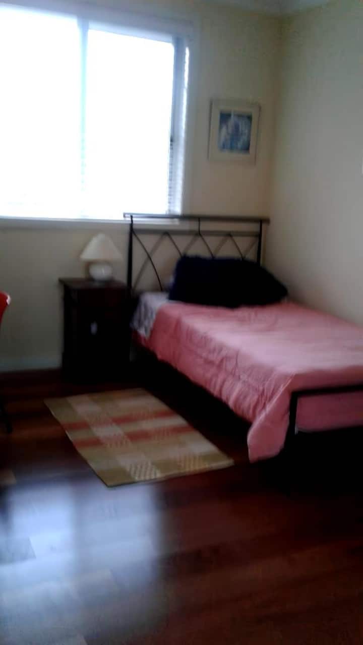 Single Bed Room In A Friendly Environment. - Northern Beaches Council