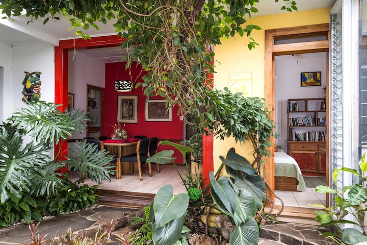 Lindo Cuarto En Casa Colonial Rodeada De Jardines - San José