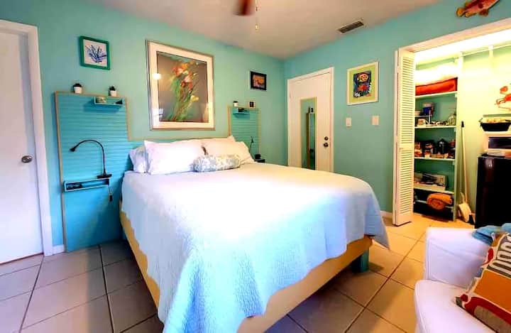 Separate Suite Rest-relax-explore-swim-travel - Crystal River, FL