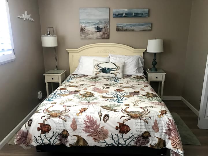 Private Entrance, Bathroom, Covered Patio & Yard. - Monterey, CA
