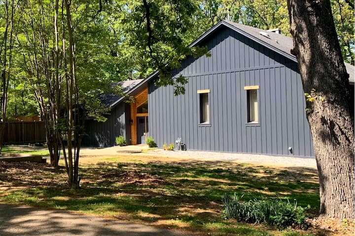 Contemporary Charm Near Elvis Presley’s Birthplace - Tupelo, MS