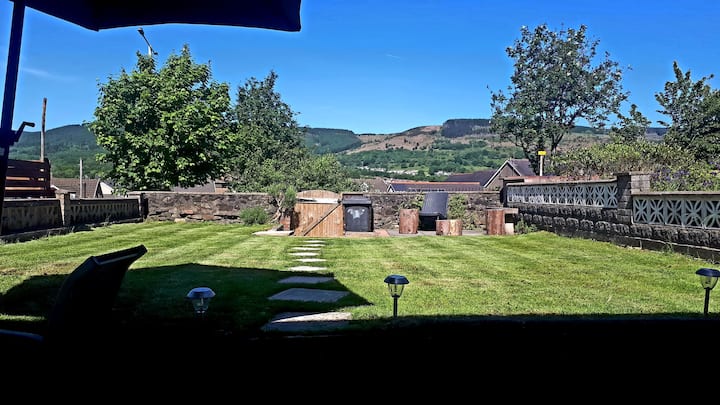 296 Near Waterfalls/breconbeacons/caves/bikeparks - South Wales