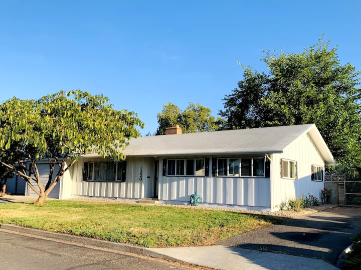 Mid Century Modern - Grants Pass, OR