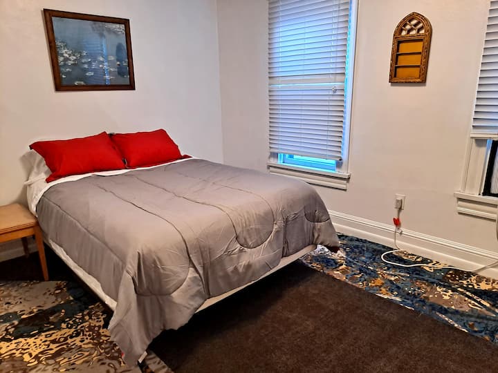 Grand Serviced 1br Apt Close All - Cumberland, MD