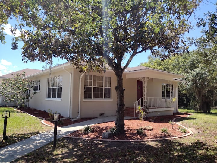 The Deco House - Sebring, FL