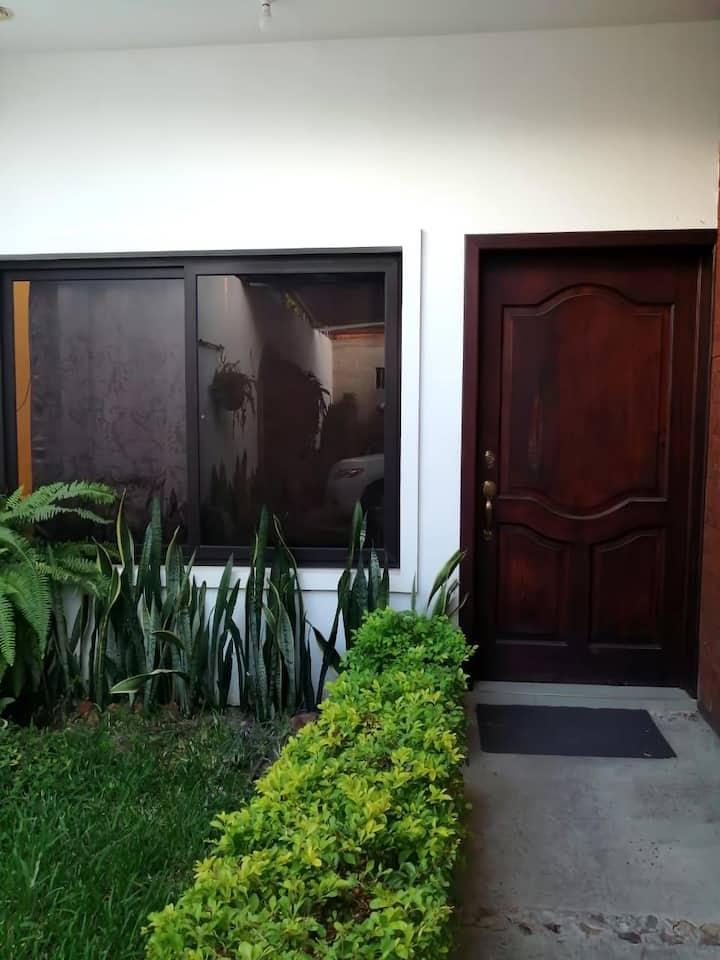 Moderna Casa Con Seguridad Y Garita. Céntrica - Jutiapa