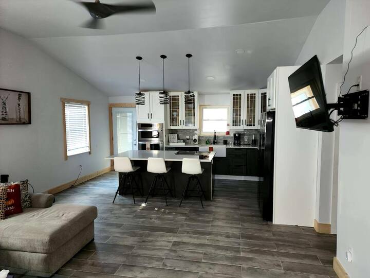 Bright, Airy 2-bedroom Home, Fenced In Back Yard - Moncks Corner, SC
