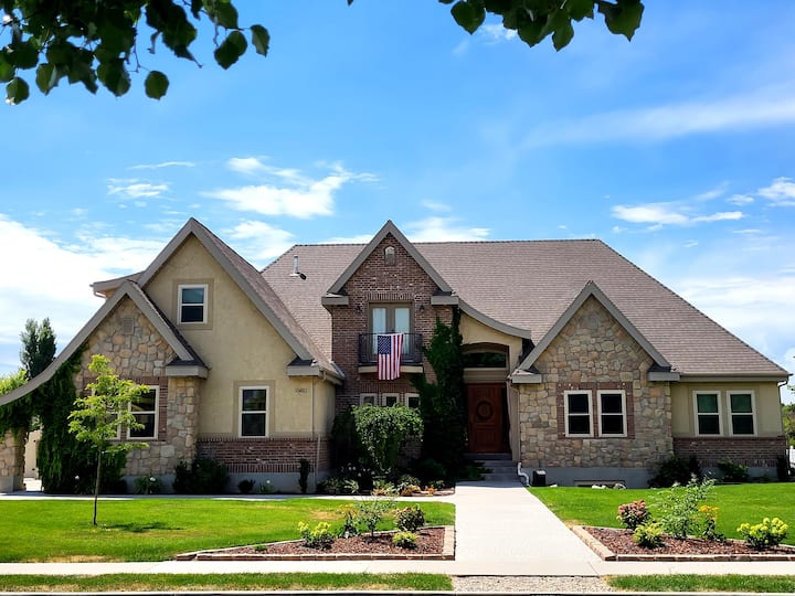 Loaded Spacious Entertaining For The Whole Family - Lehi, UT