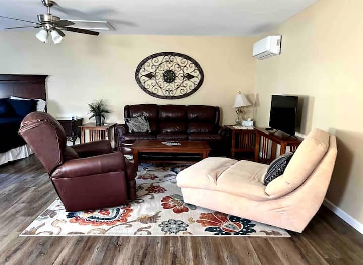 Southern Charm Near Charleston- Crestwood Retreat - Summerville, SC