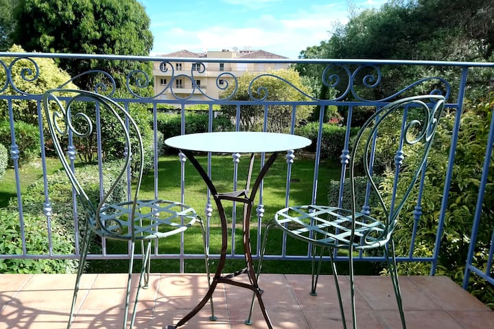 Maison, Jardin, Piscine Et Plage à Juan Les Pins - Juan-les-Pins
