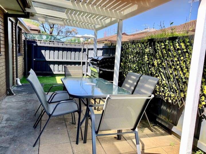 Pet Friendly 2 Bedroom Unit Near Pakington Street - Geelong