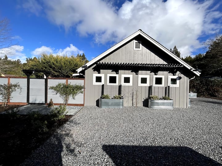 The Ranchette- Luxe  1 Br W/ Yard/hot Tub/bocce Ct - Guerneville, CA