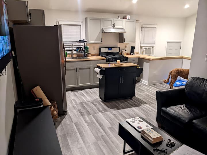 Small Private Home.  Comfy.  Unassuming. Classy. - Rockford, IL