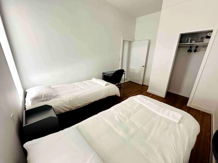 Crown Heights Bk Apt 2bdrm 4fl Train - Breezy Point - Queens NY