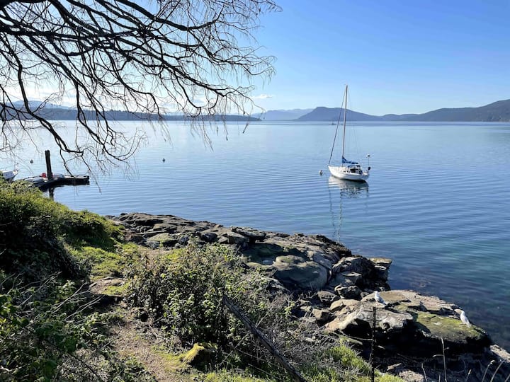 Ocean View Suite, Steps To The Water - Saanich Peninsula