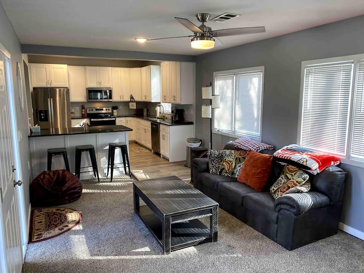 Spacious & Accommodating Home W/ Drive In Garage - Nebraska