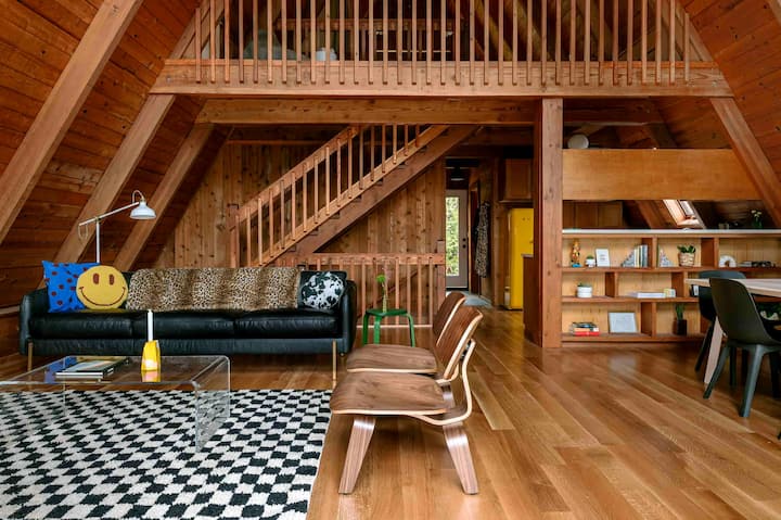 Cozy Oceanside Aframe, Hot Tub, Kid Friendly. - Oceanside, OR