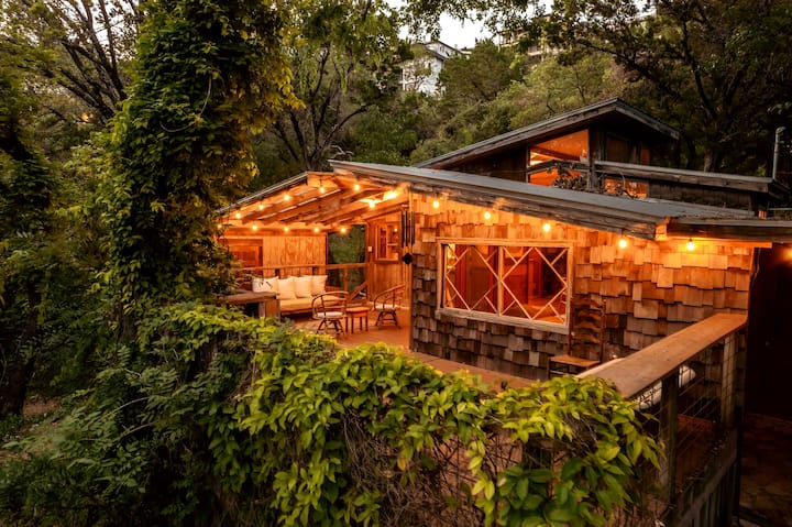 Magical Cabin ✷ Lake View ✷ Walk To Hippie Hollow - Austin, TX