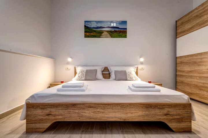 Temple Luxury Apartments 3 (Private Parking Spot) - Split