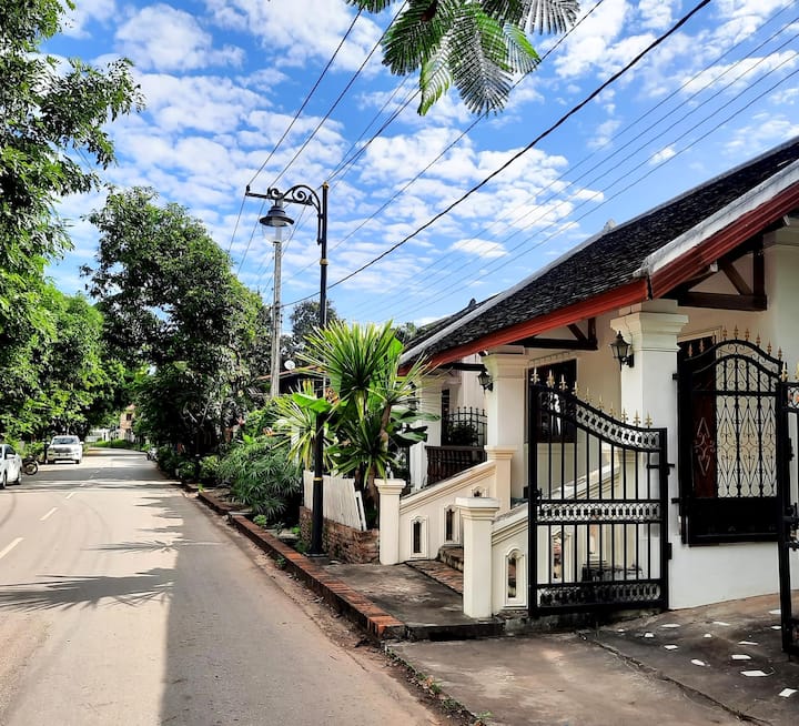Cozy 2 Bedroom Home With River View - Laos