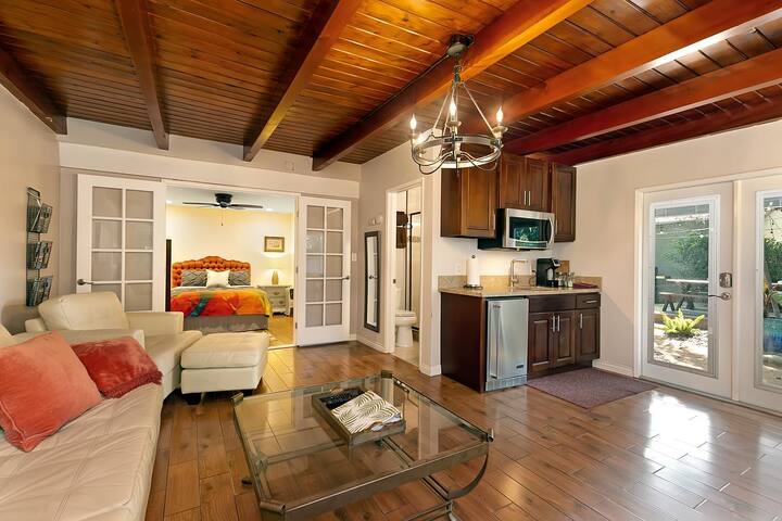 Cozy Guest House Getaway! - Long Beach, CA