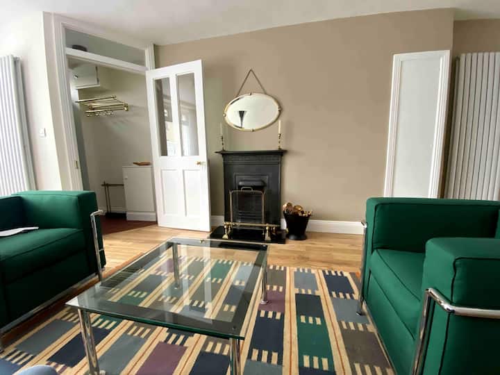 By The Octagon, Fab 2 Bed, Courtyard, Dog Friendly - Westport