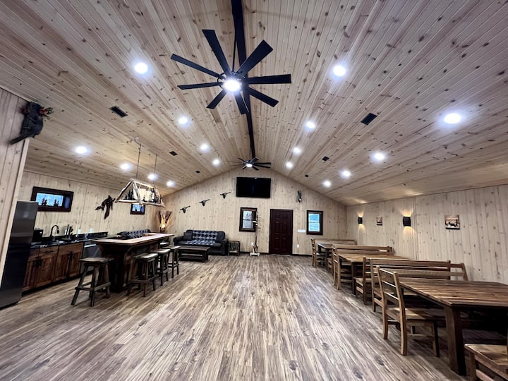 Vacation Home With Hot Tub - Brunswick, OH