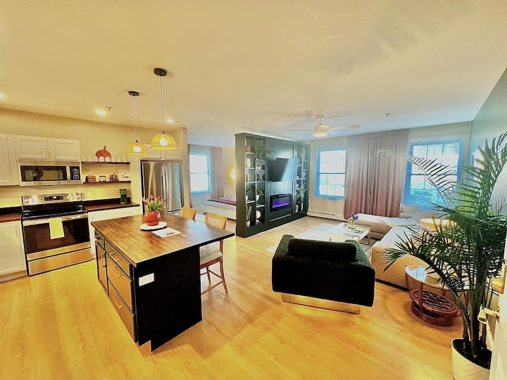 Lower Village Lofts •North• Steps To Dock Square - Kennebunk, ME